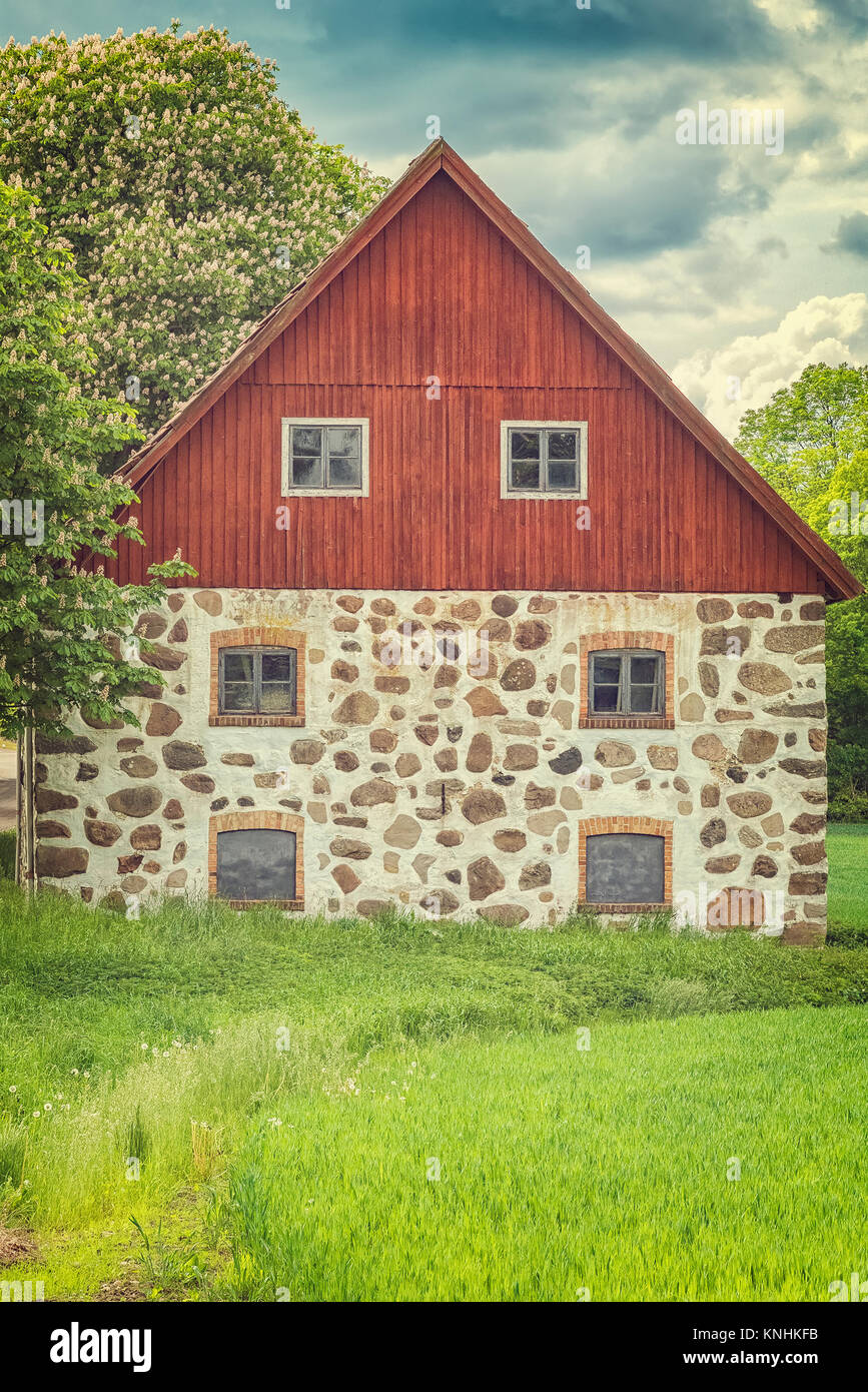 Field barn stone wall hi-res stock photography and images - Alamy