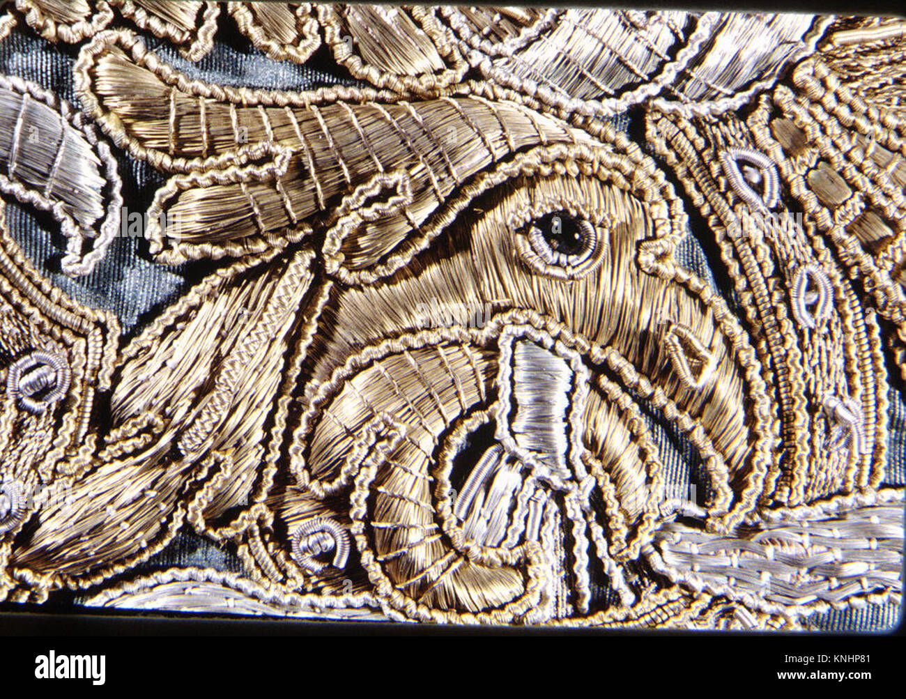 This item is a decorative border piece, often used for framing or ...