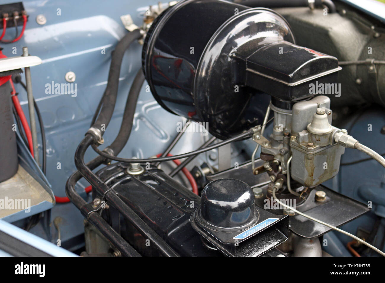 oldtimer car engine close up Stock Photo - Alamy