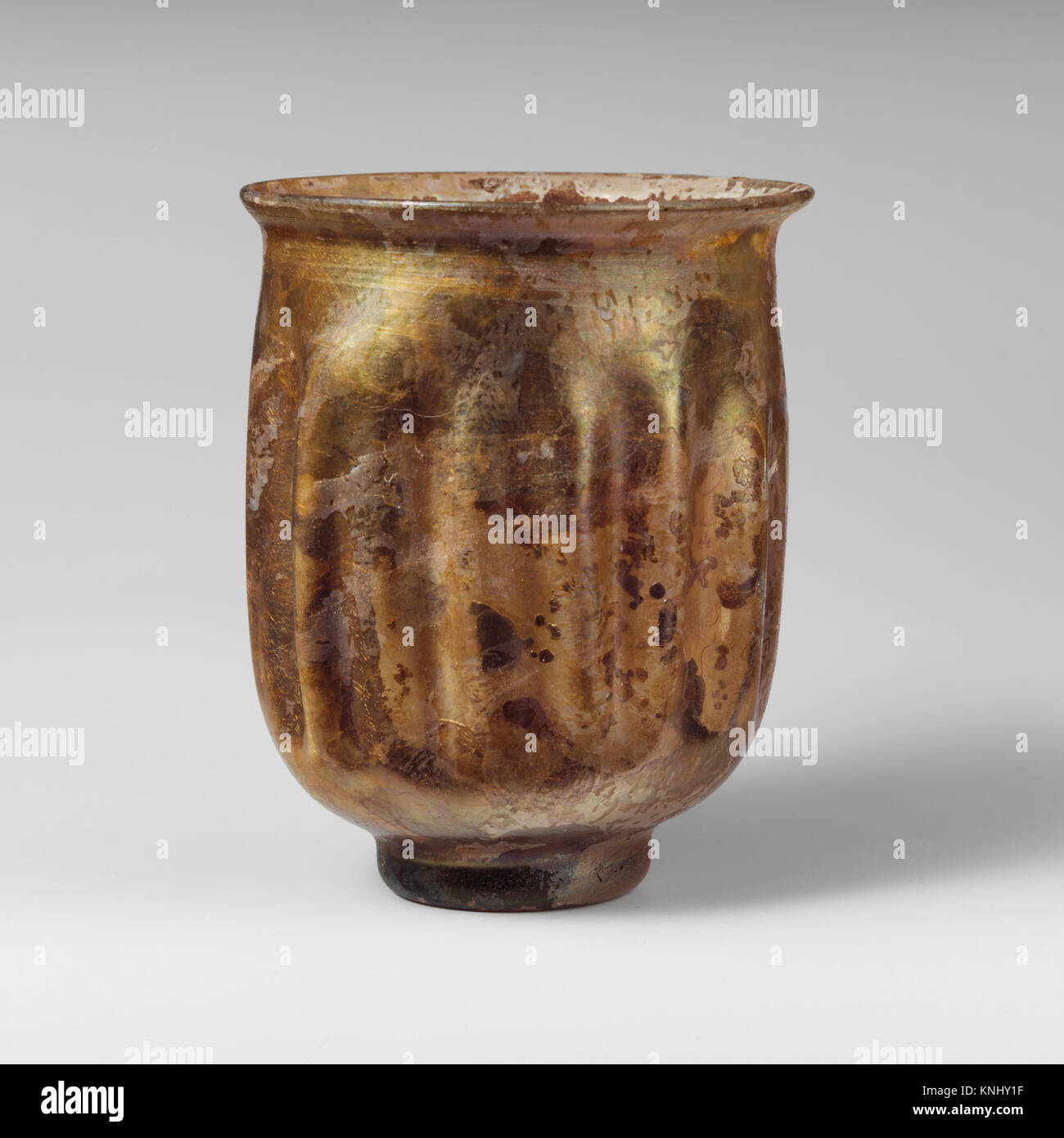 This glass beaker showcases intricate craftsmanship and design ...