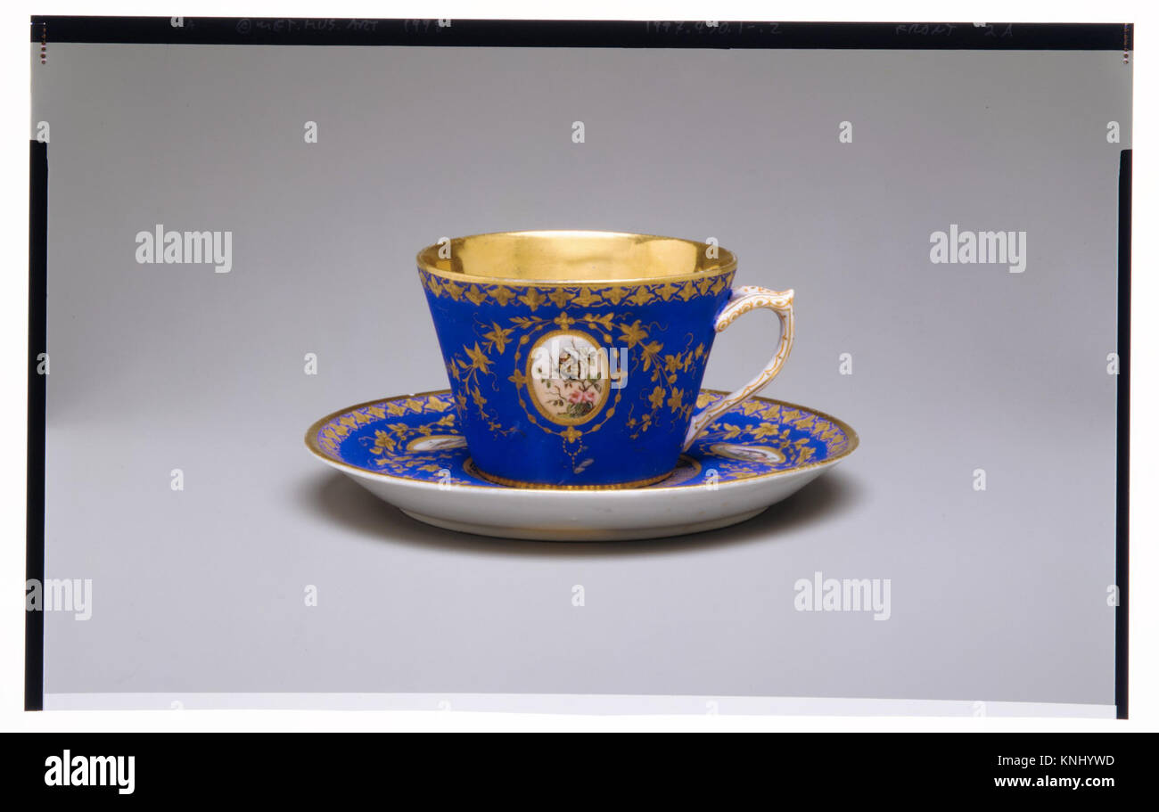 Utilitarian design reflect hi-res stock photography and images - Alamy