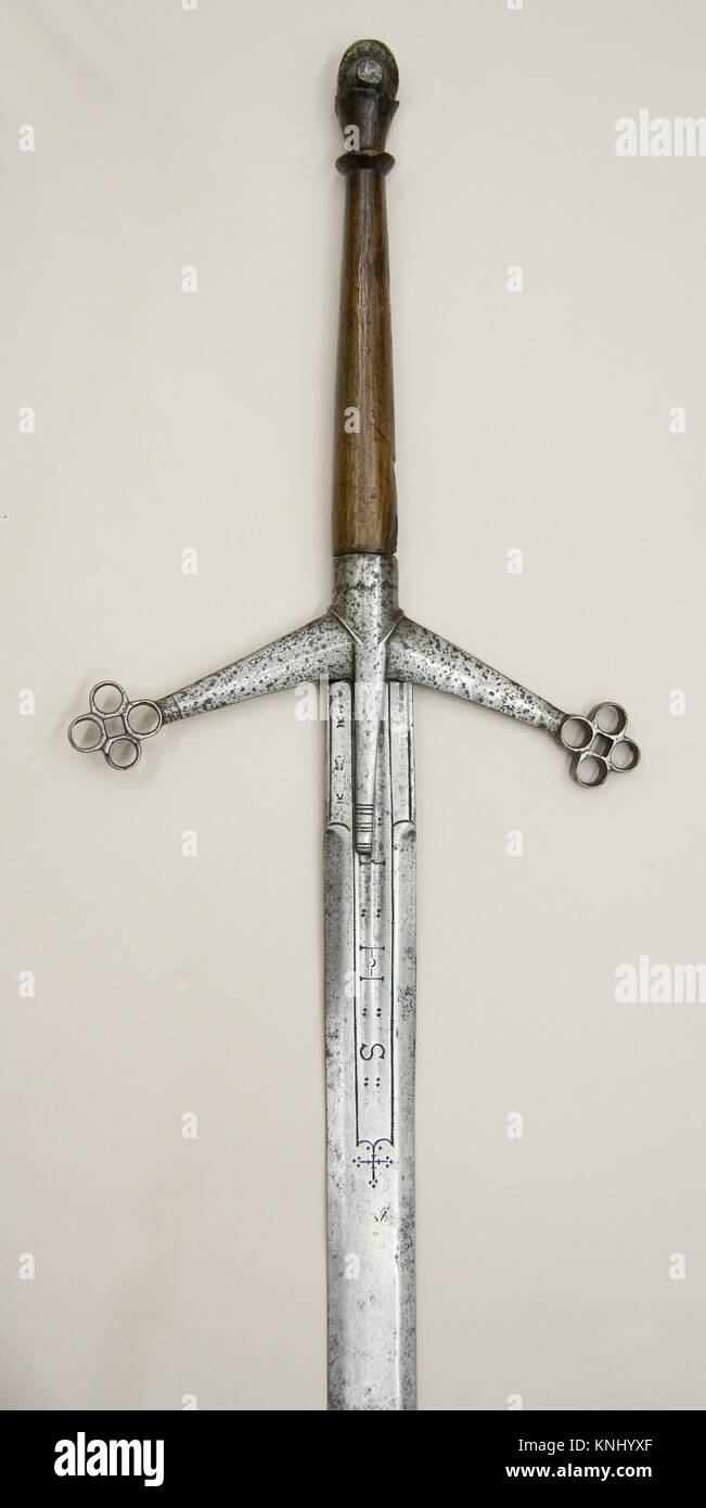 Two handed sword medieval hi-res stock photography and images - Alamy
