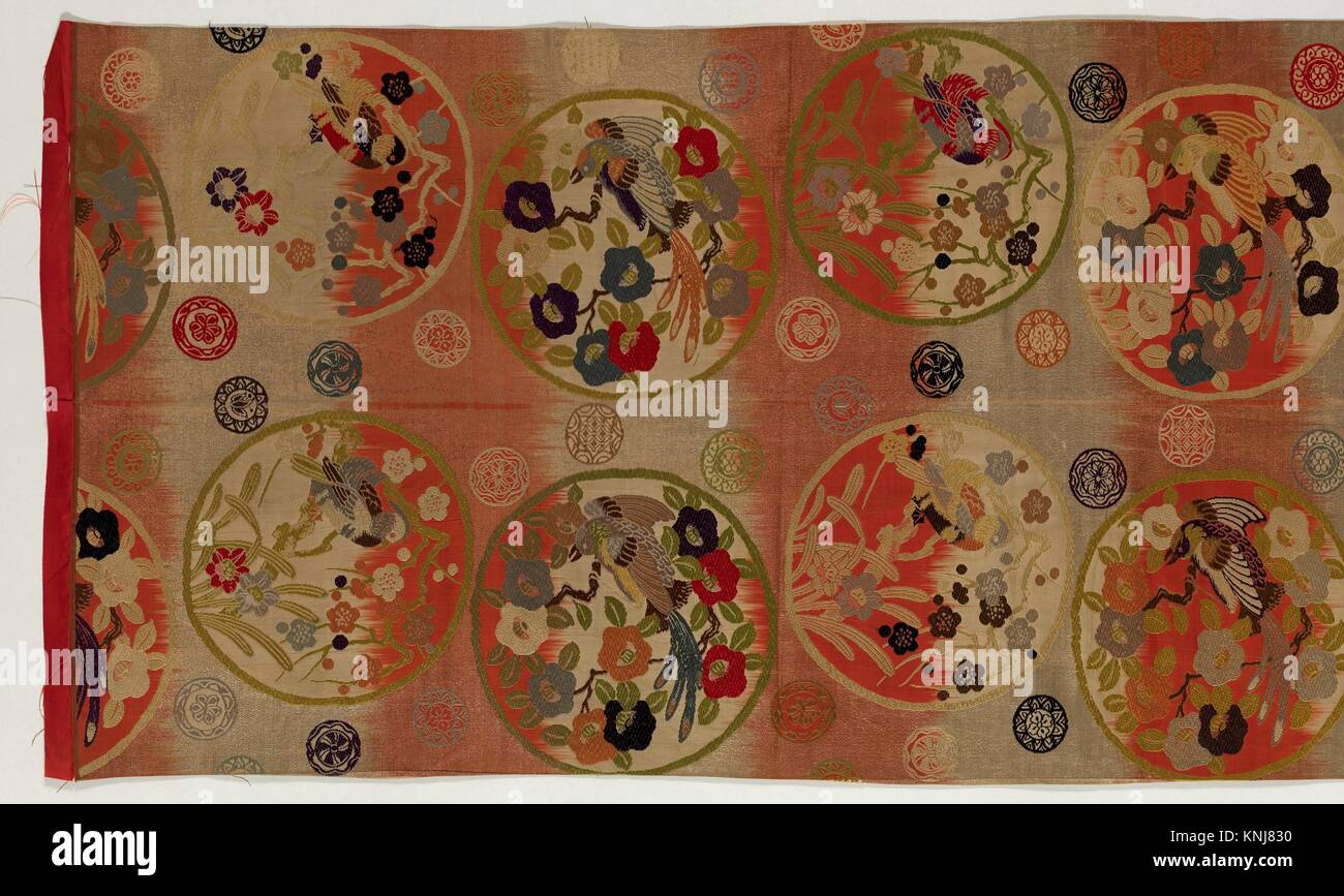 Repeating floral roundels hi-res stock photography and images - Alamy