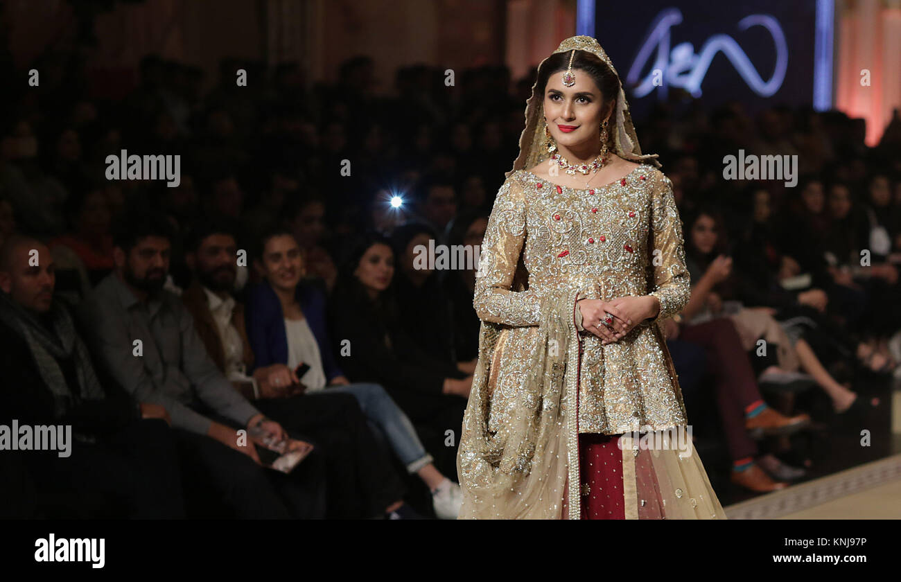 Lahore, Pakistan. 10th Dec, 2017. Pakistani models present creations of ...