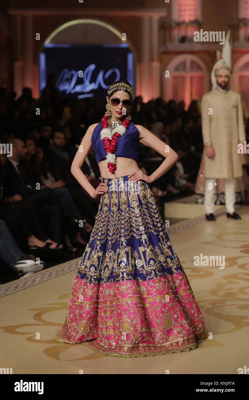 Lahore, Pakistan. 10th Dec, 2017. Pakistani models present creations of ...