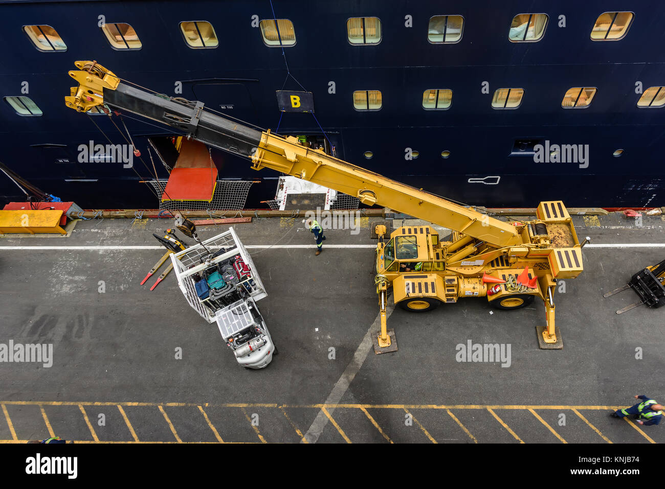 Loading cage hi-res stock photography and images - Alamy