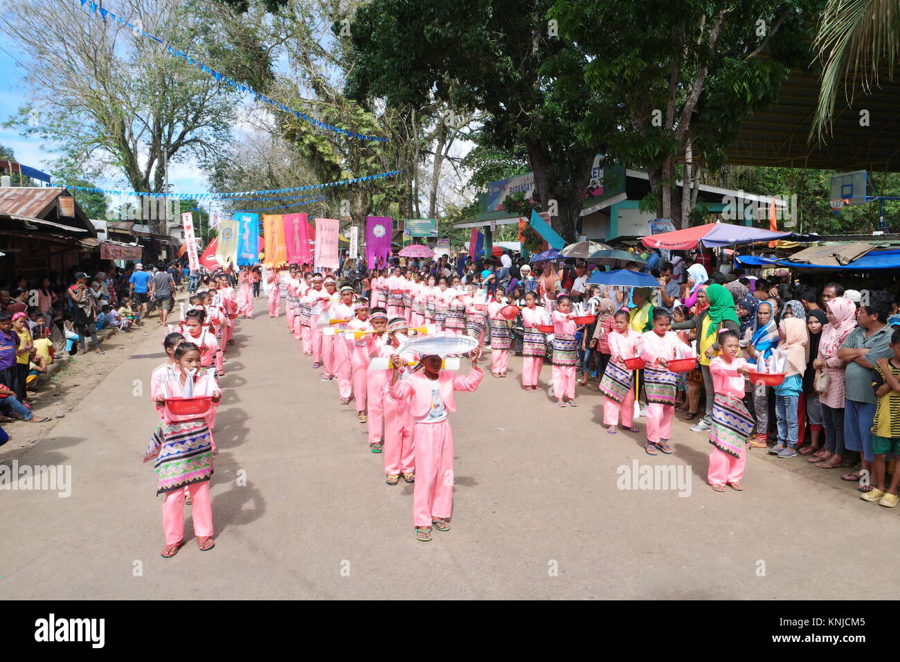 Philippines. 11th Dec, 2017. Different Muslim ethnic group showcases ...
