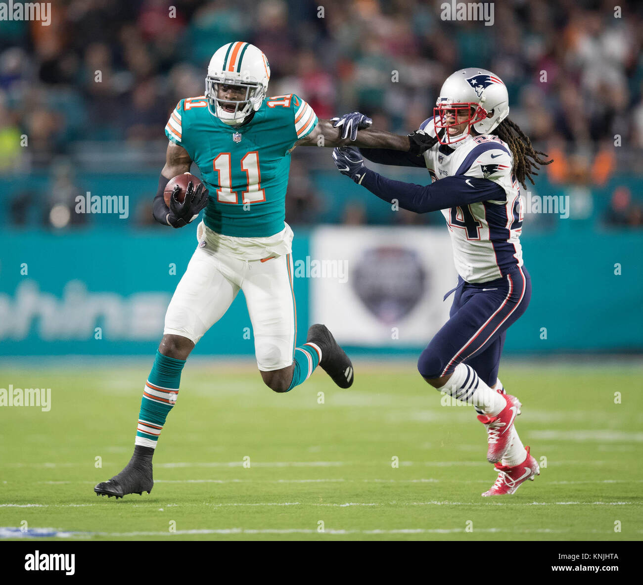 Devante parker dolphins hi-res stock photography and images - Alamy