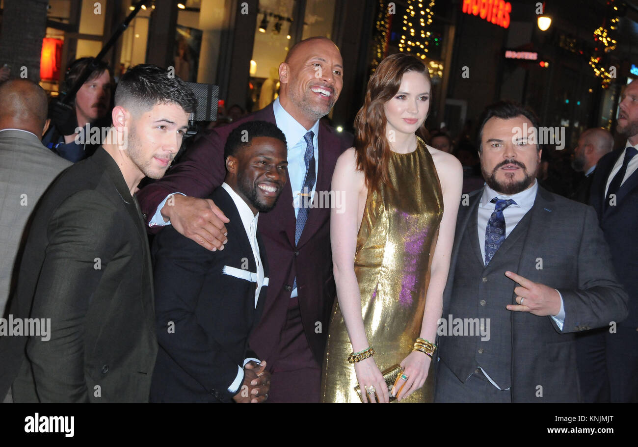 Hollywood, USA. 11th Dec, 2017. (L-R) Actors Nick Jonas, Kevin Hart ...
