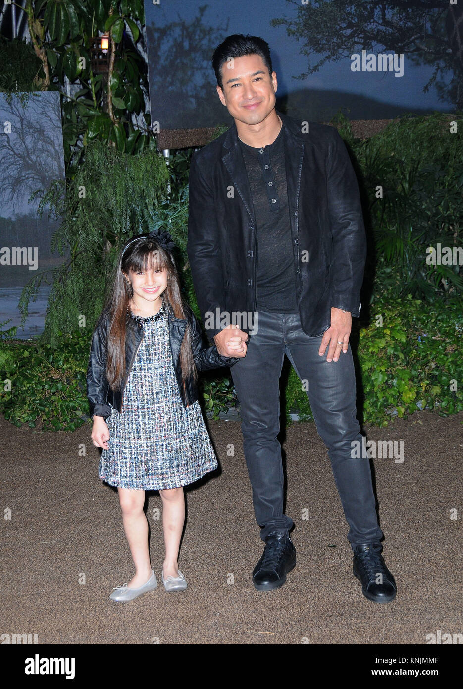 Hollywood, USA. 11th Dec, 2017. Television personality Mario Lopez and ...