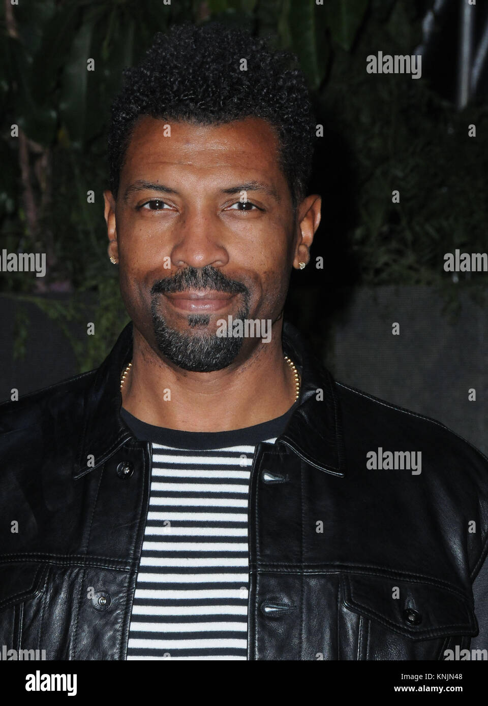 Hollywood, USA. 11th Dec, 2017. Actor Deon Cole attends the premiere of ...