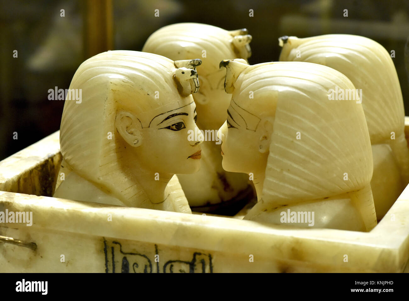Cairo, Egypt. 15th Nov, 2017. Heads made from alabaster at the Egyptian ...