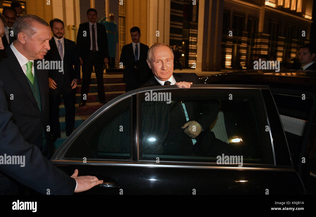 Putin motorcade hi-res stock photography and images - Alamy
