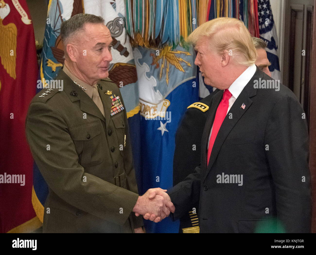 General joseph f dunford hi-res stock photography and images - Alamy
