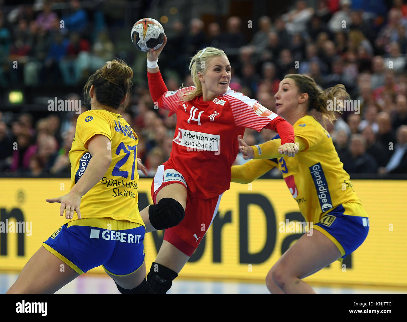 Leipzig, Germany. 12th Dec, 2017. Denmark's Lotte Grigel (C) is ...