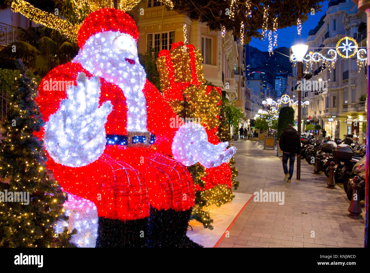 Monte Carlo, Monaco. 12th Dec, 2017. Christmas Atmosphere in Monaco ...
