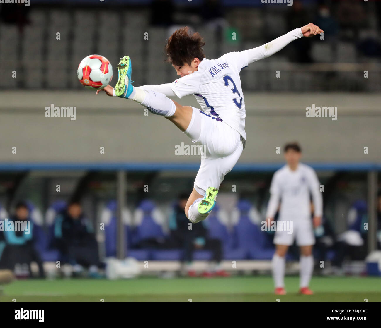 Tokyo, Japan. 12th Dec, 2017. South Korea's Kim Jinsu kicks the high ...