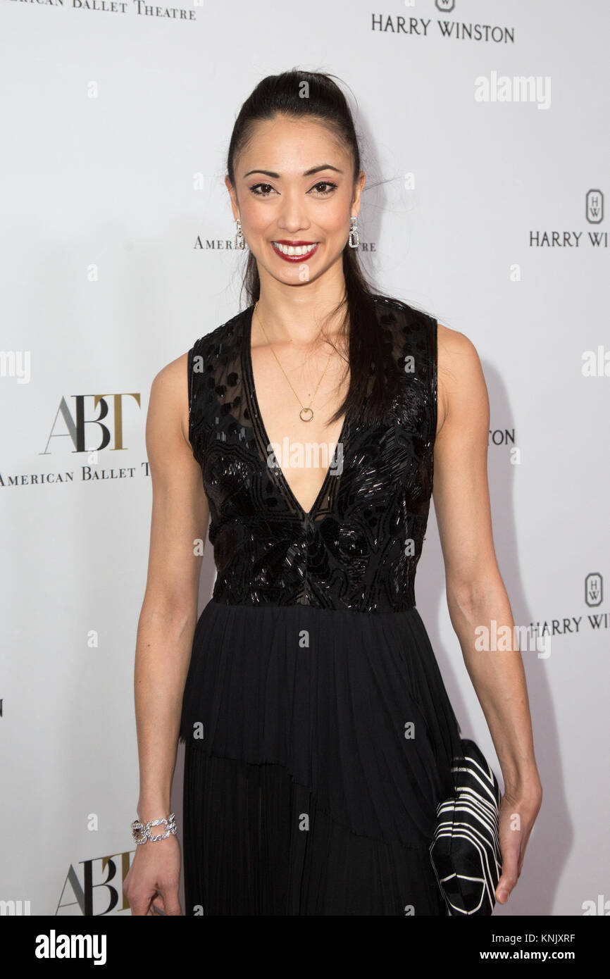 Beverly Hills, Califronia, USA. 11th Dec, 2017. Stella Abrera attending ...