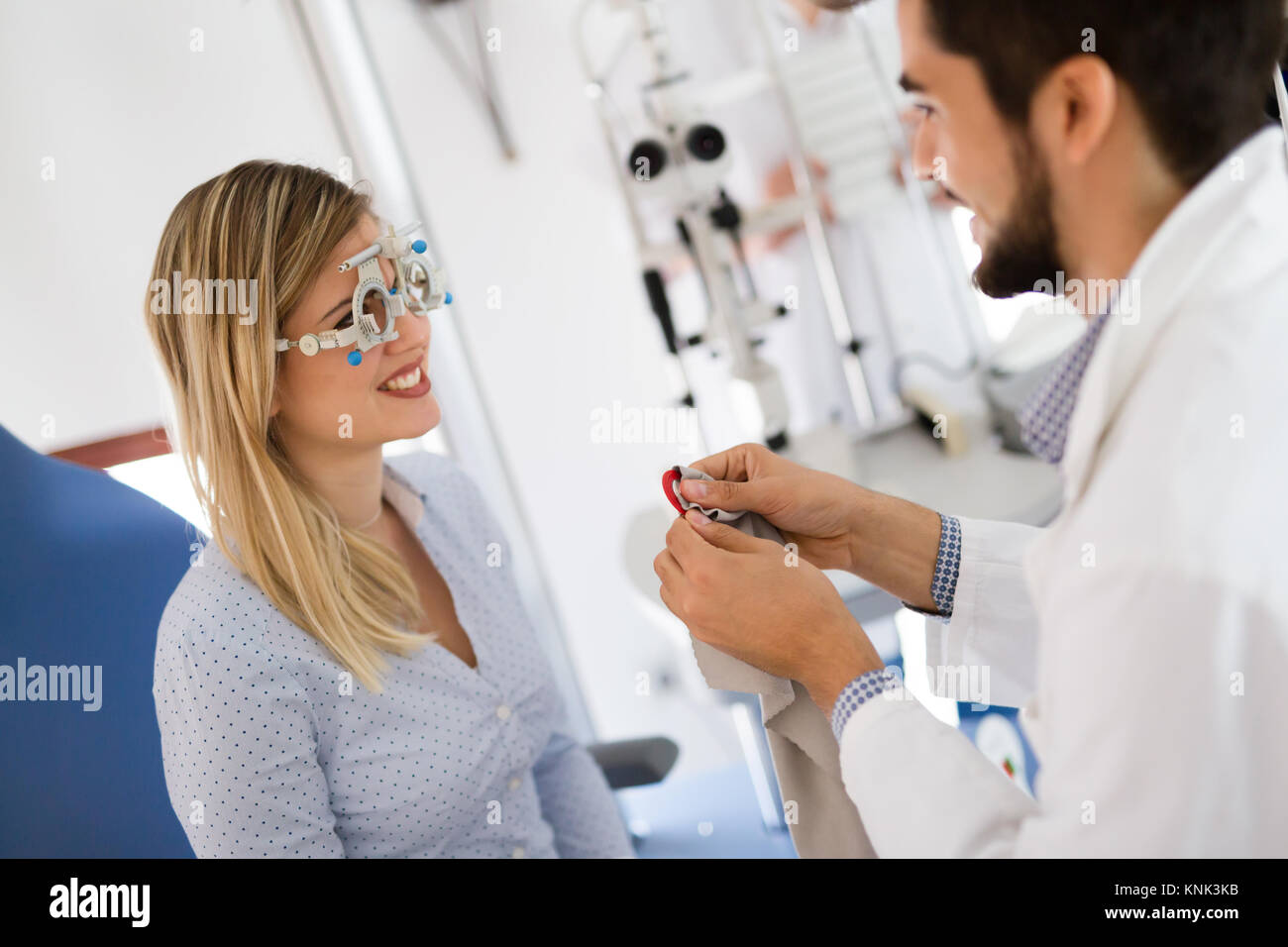 optometrist checking patient eyesight and vision correction Stock Photo ...