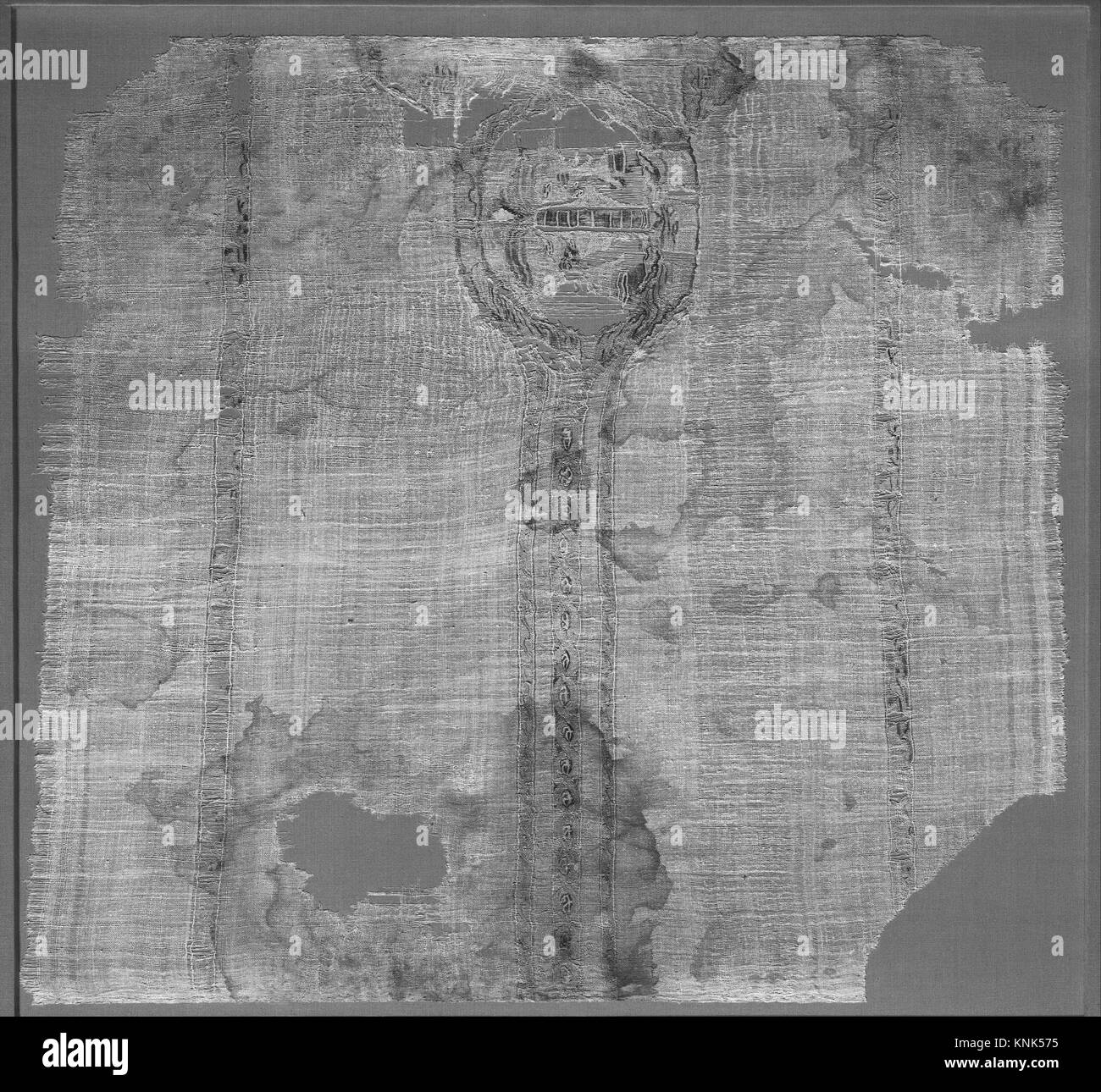 Fragment, textile, circa 1094-1101, linen, Islamic art Stock Photo - Alamy