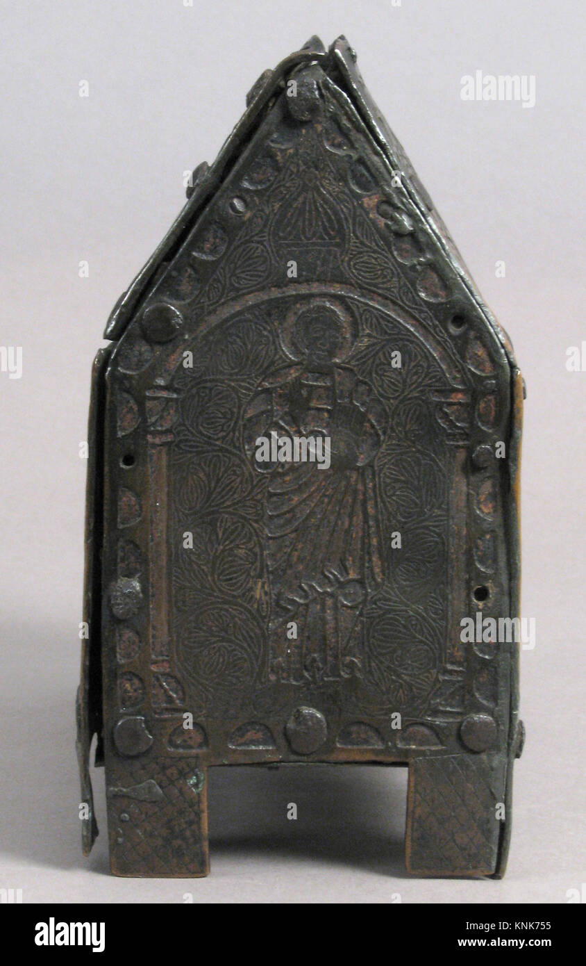 Chasse from the MET collection, a medieval reliquary container made of ...