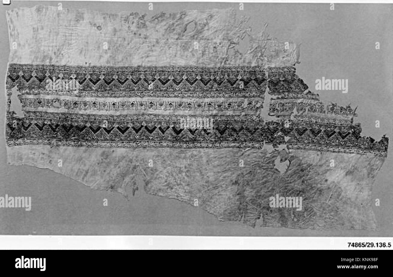 Egyptian textile fragment from 11th century, composed of linen and silk ...