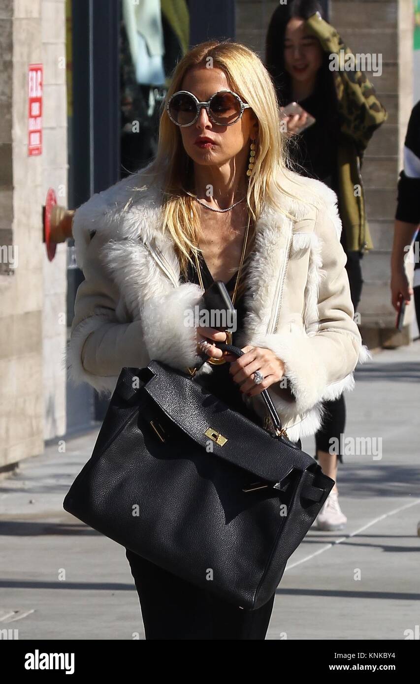 Rachel Zoe pays a parking meter before heading for lunch in West ...