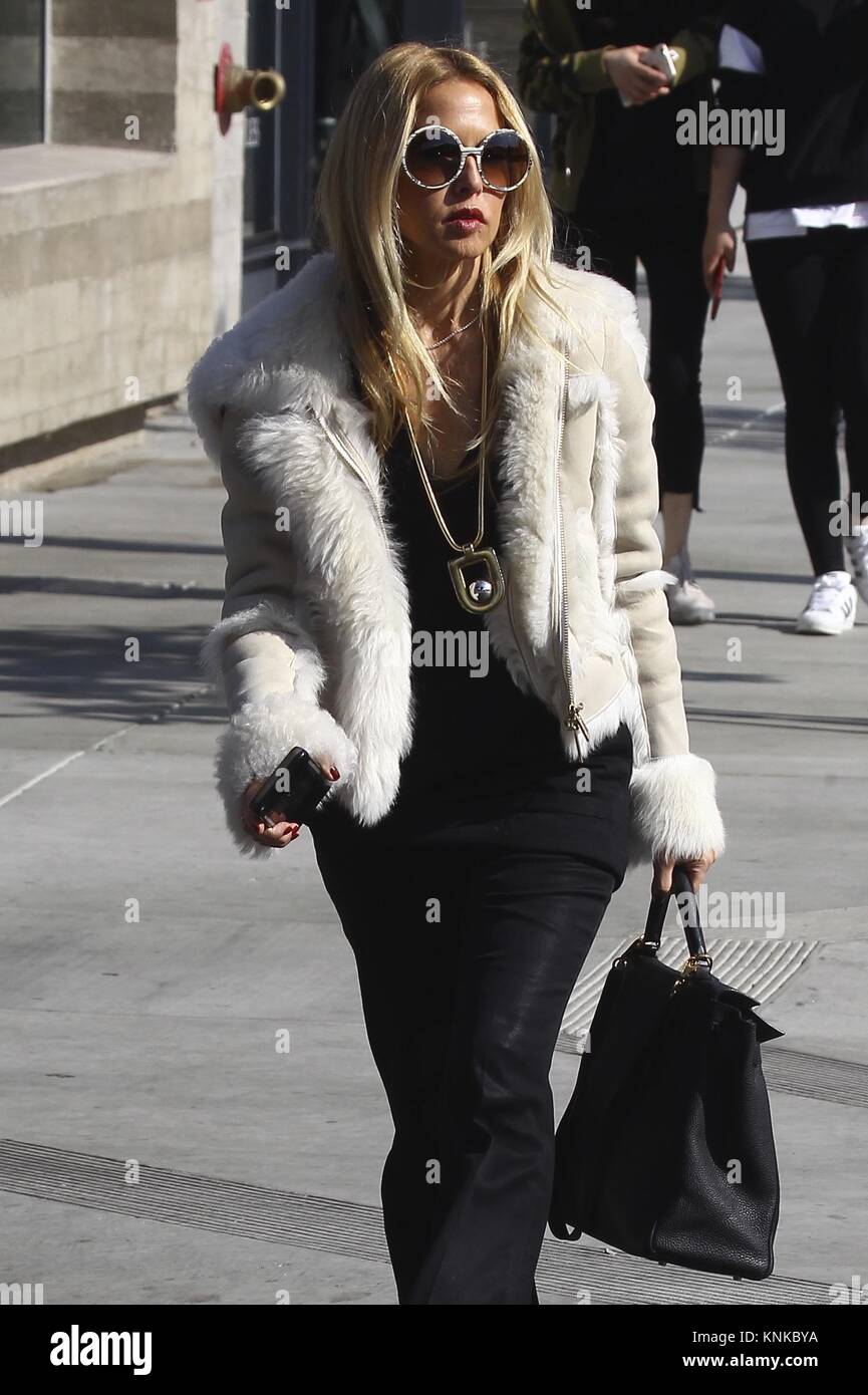 Rachel Zoe pays a parking meter before heading for lunch in West ...