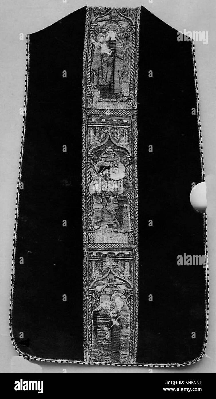 Gold silk thread Black and White Stock Photos & Images - Alamy