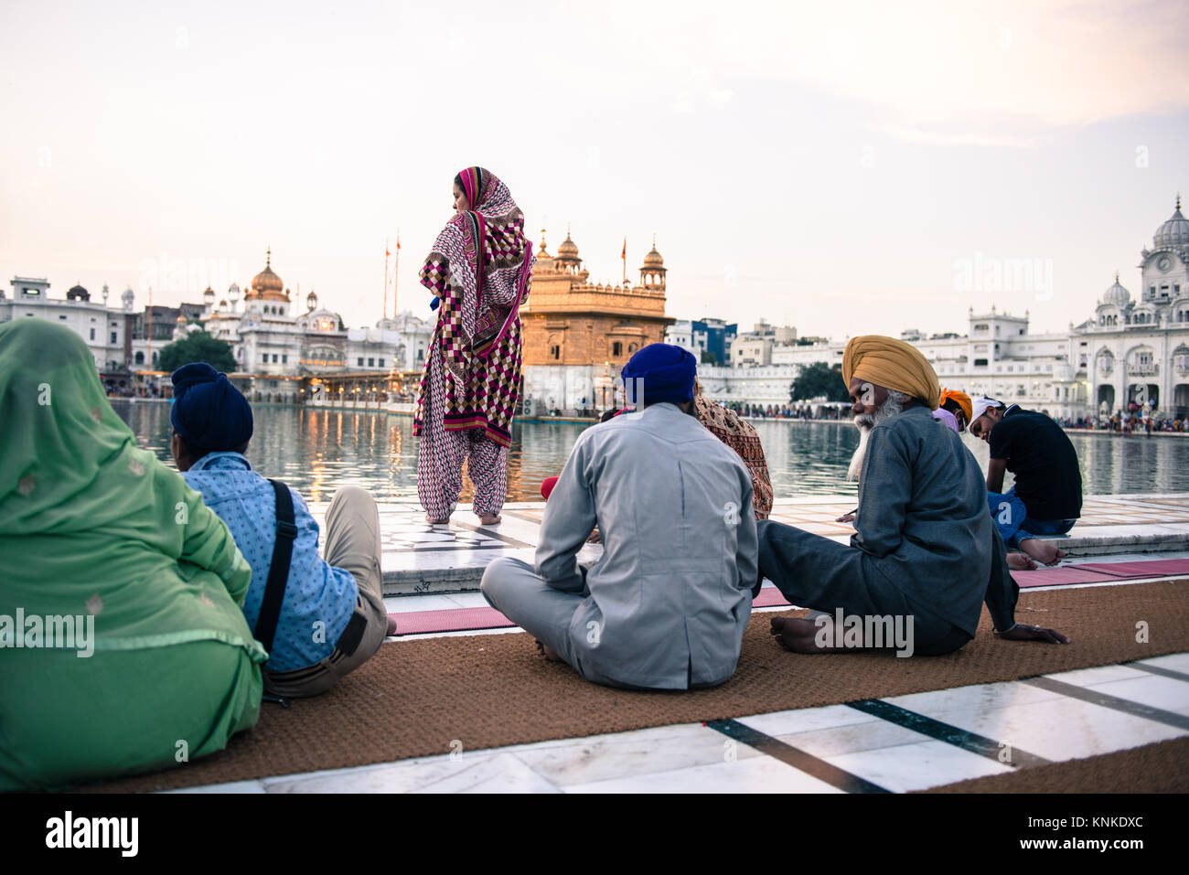 Sikh people wearing traditional hi-res stock photography and images - Alamy