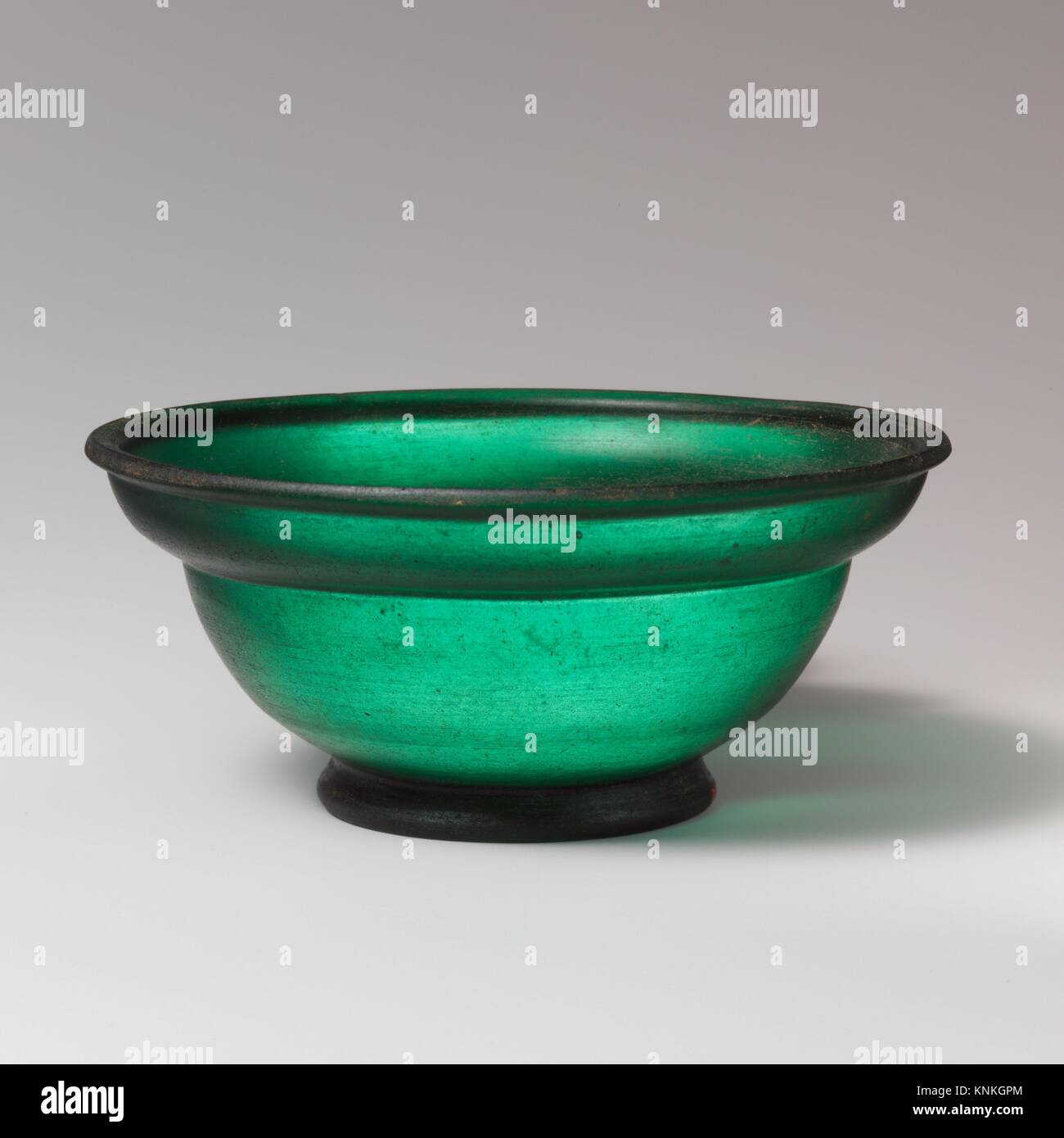 Beveled rim bowl hi-res stock photography and images - Alamy
