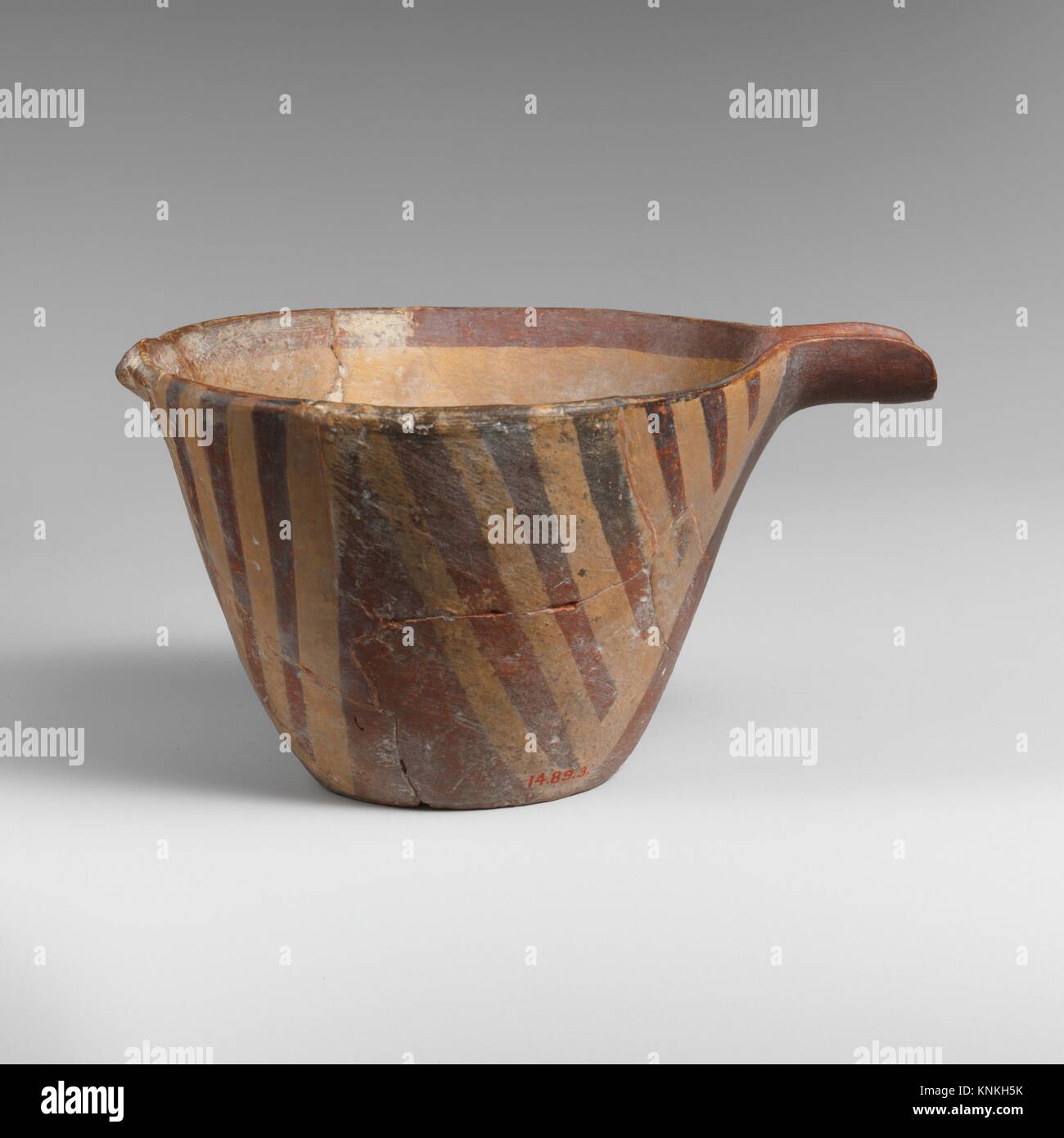 Minoan vasiliki ware hi-res stock photography and images - Alamy