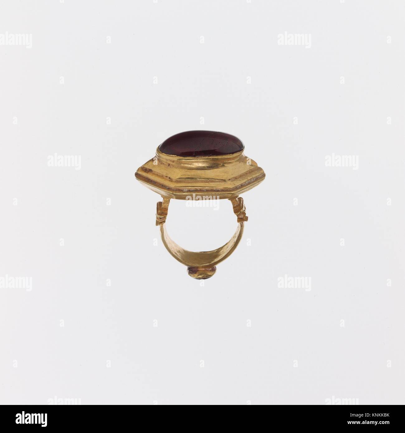 Garnet hinge hi-res stock photography and images - Alamy