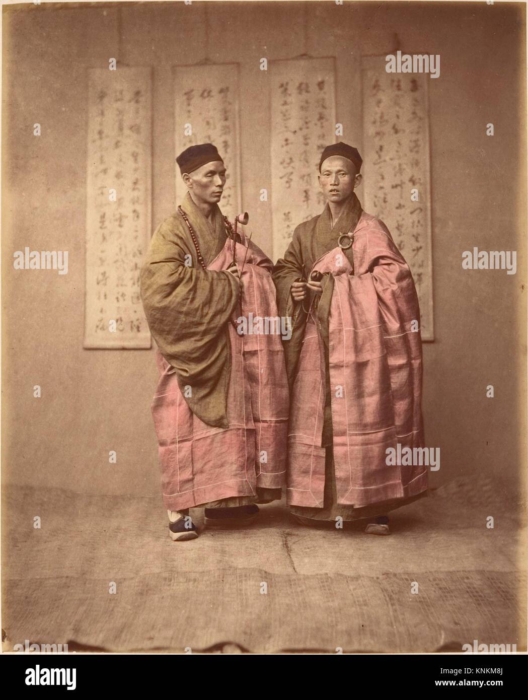 Chinese men traditional dress hi-res stock photography and images - Alamy