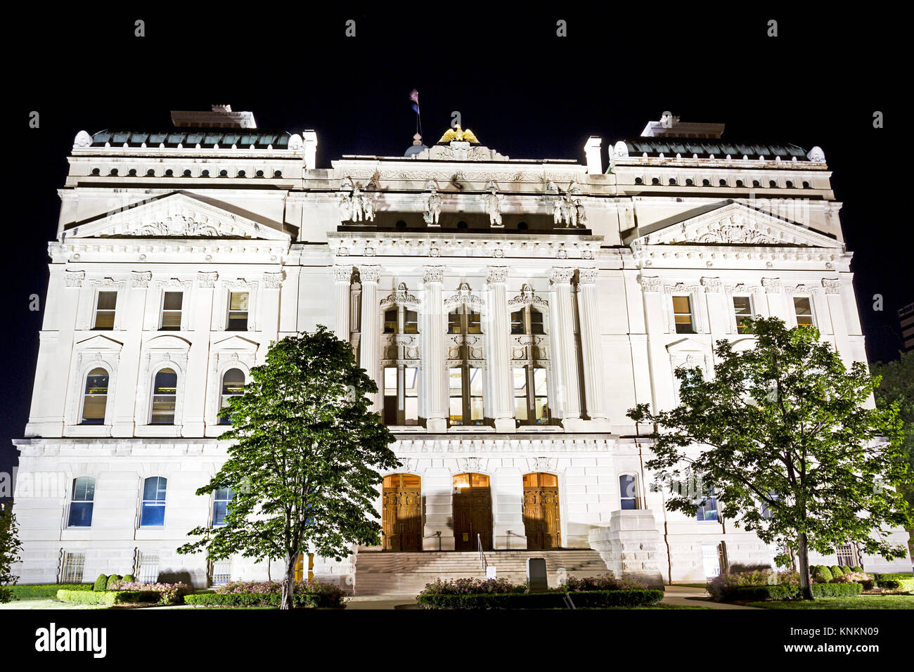 The Indiana state capitol building photographed from the side ...