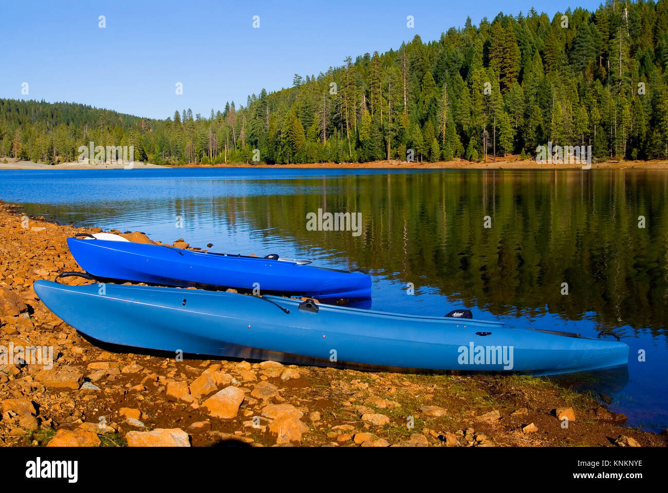 Clear blue lake in Northern California Stock Photo - Alamy