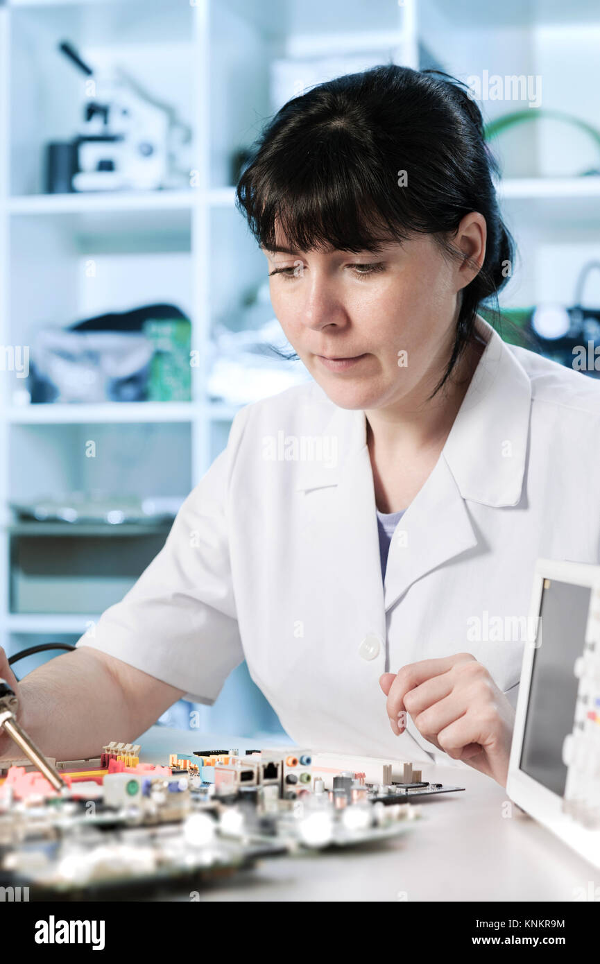 Tech repair hi-res stock photography and images - Alamy