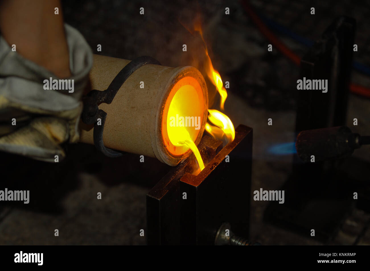 Worker pouring liquid iron hi-res stock photography and images - Alamy