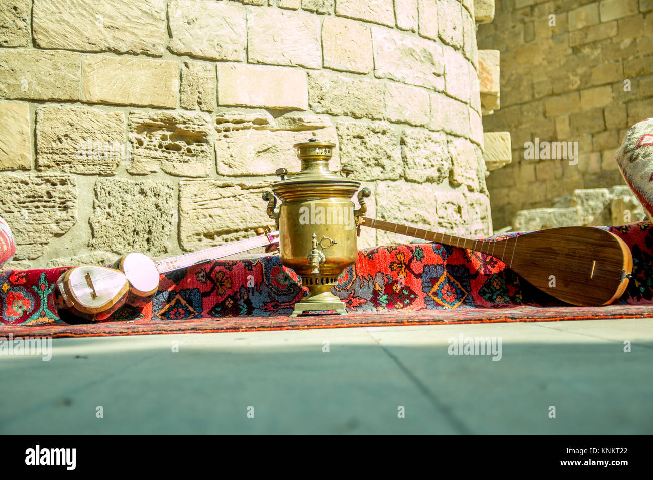 Arab musical instruments hi-res stock photography and images - Alamy