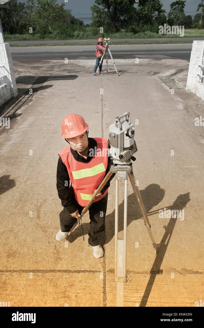 Survey worker highway hi-res stock photography and images - Alamy