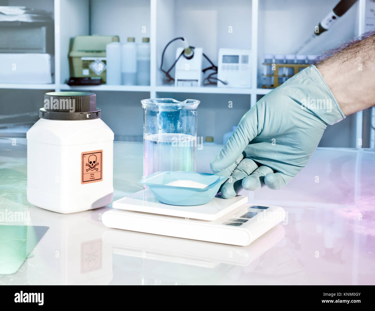 Chemical compound hi-res stock photography and images - Alamy