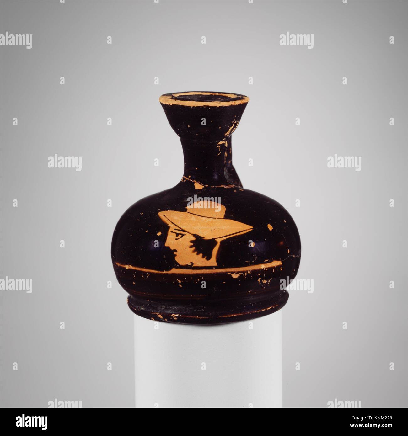 Terracotta squat lekythos hi-res stock photography and images - Alamy