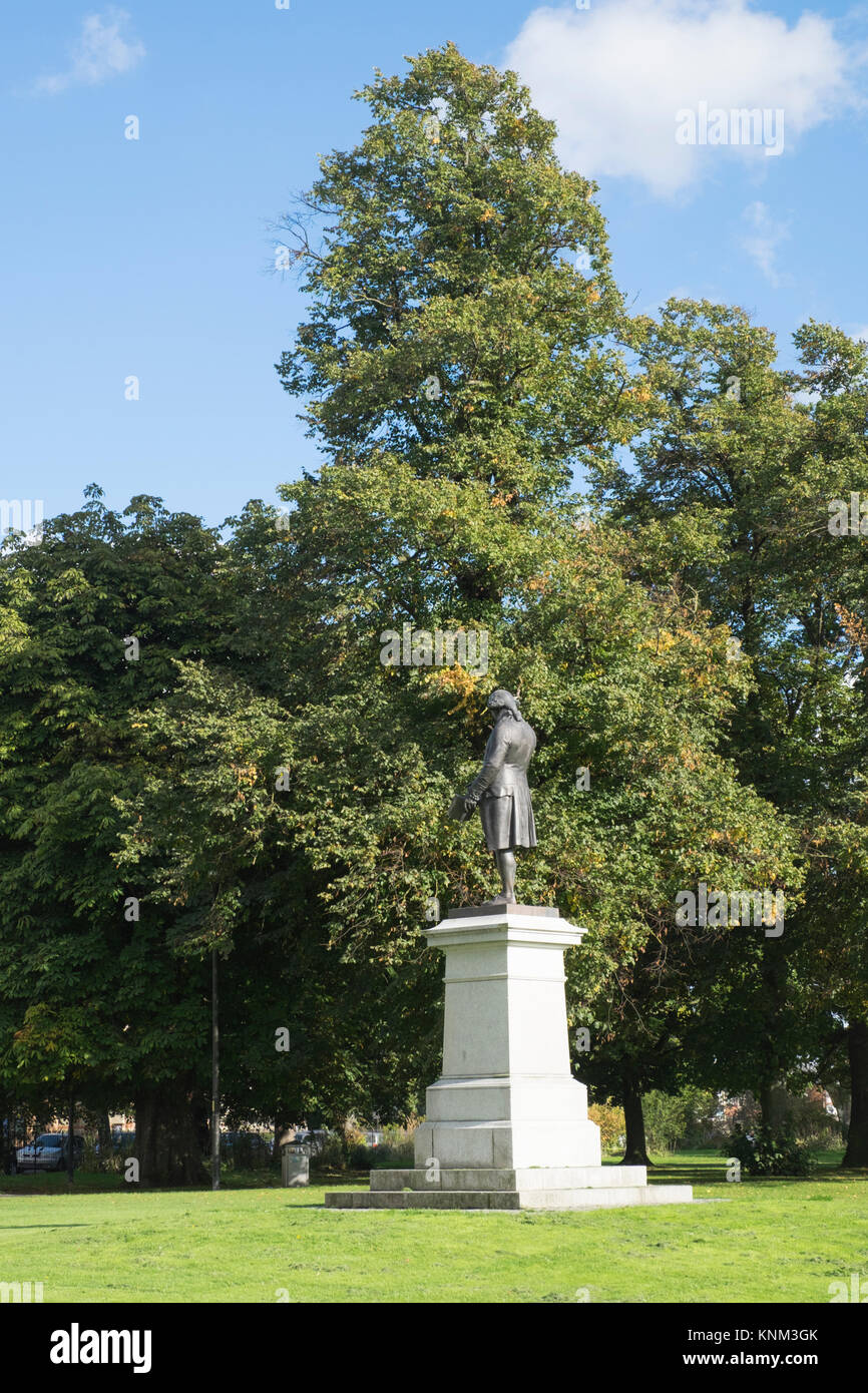 Statue of Robert Raikes in Gloucester Park Stock Photo - Alamy