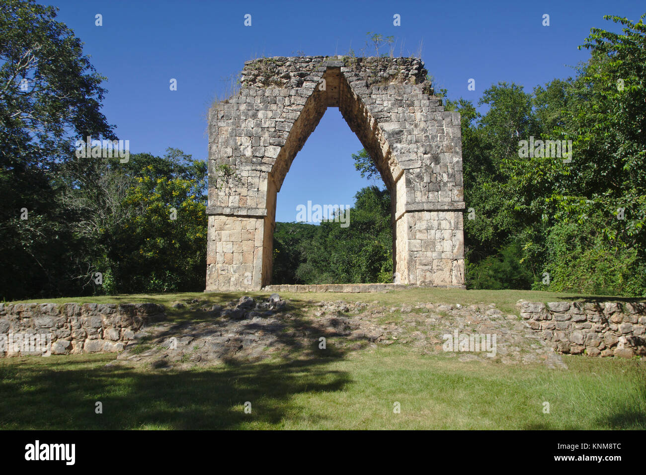 Maya kabah arch hi-res stock photography and images - Alamy