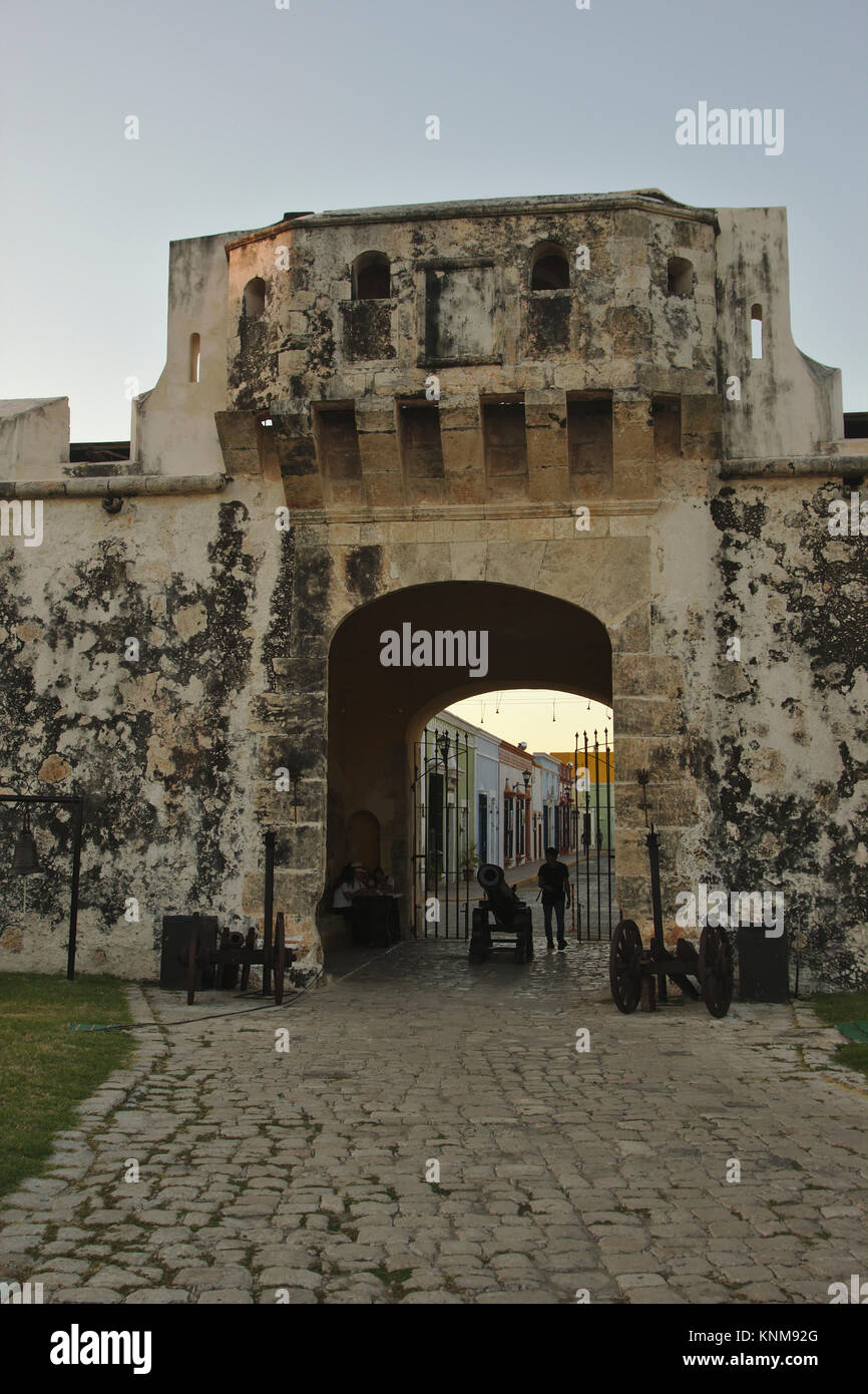 Puerta mexico hi-res stock photography and images - Alamy