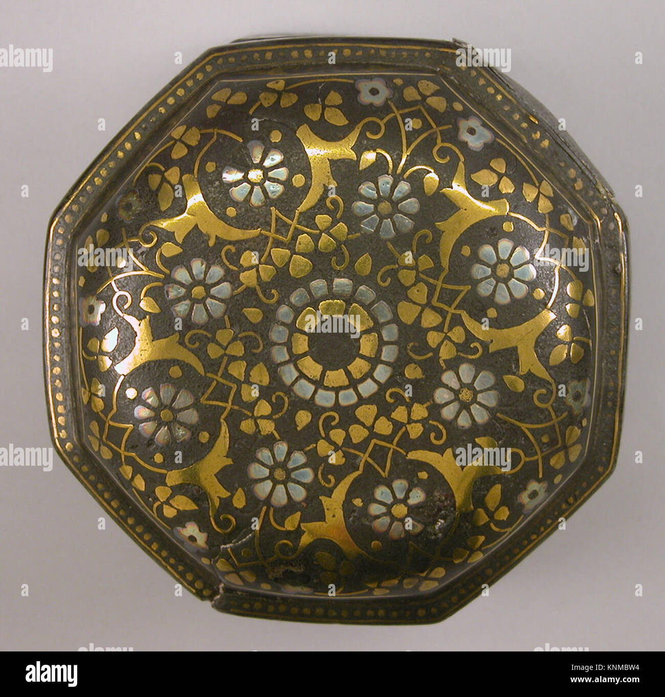 Bidri Box for Holding Pan, early–mid 17th century, Attributed to India ...