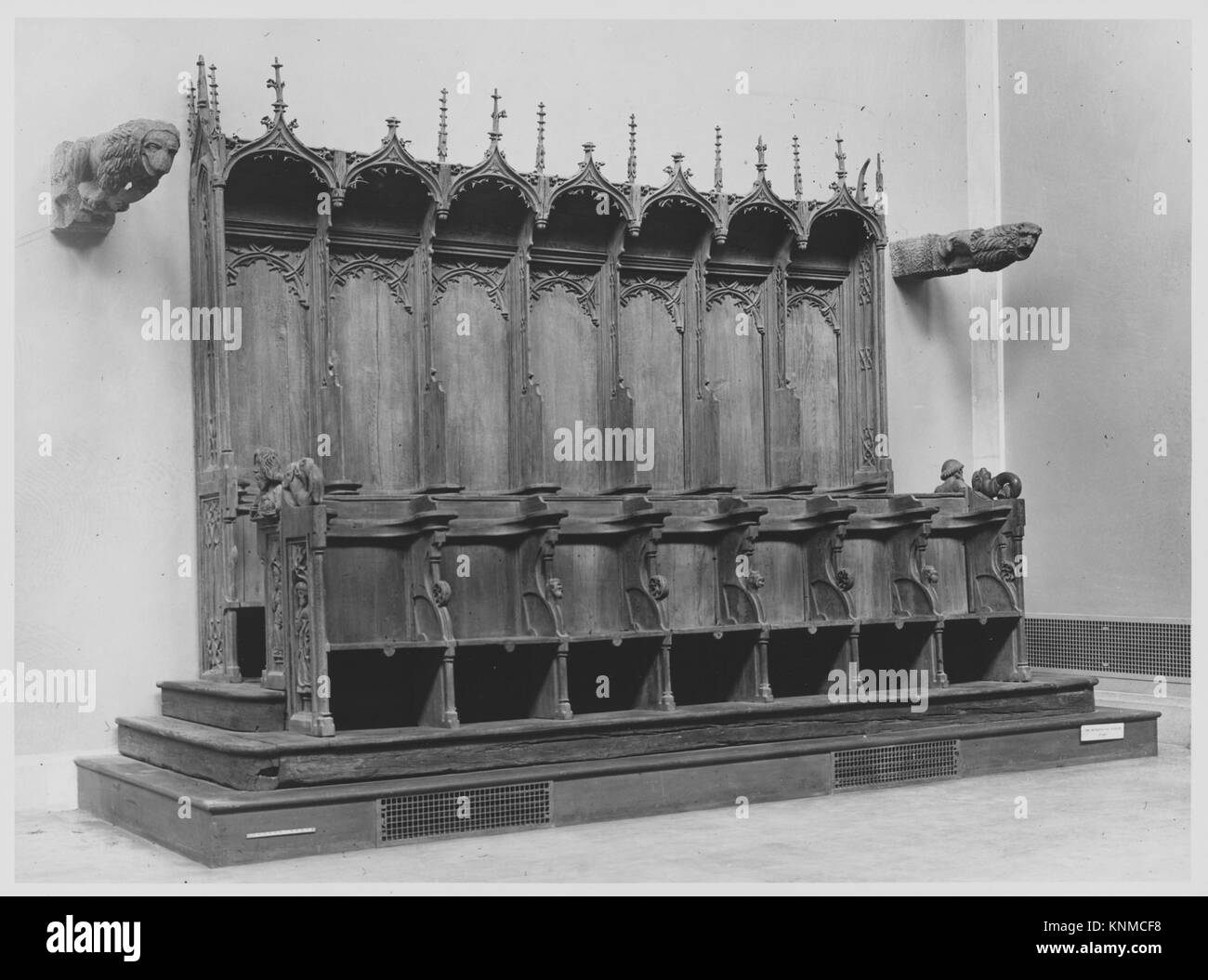 Oak choir stall hi-res stock photography and images - Alamy