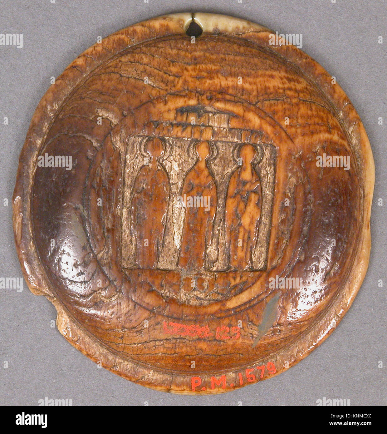 Ivory disk hi-res stock photography and images - Alamy