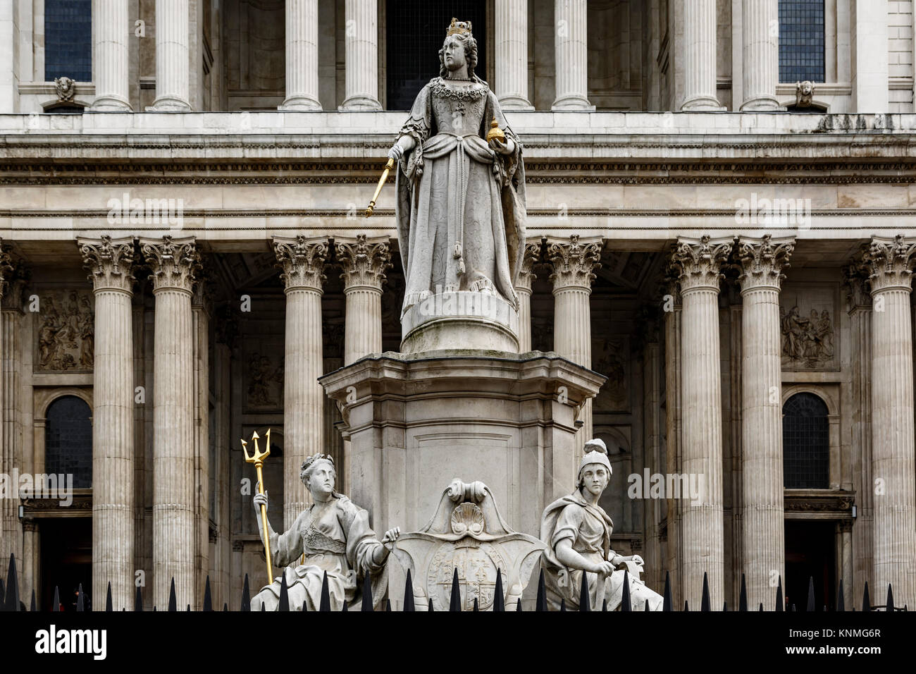 Queen Anne statue in front of St. Paul's Cathedral, London, England ...
