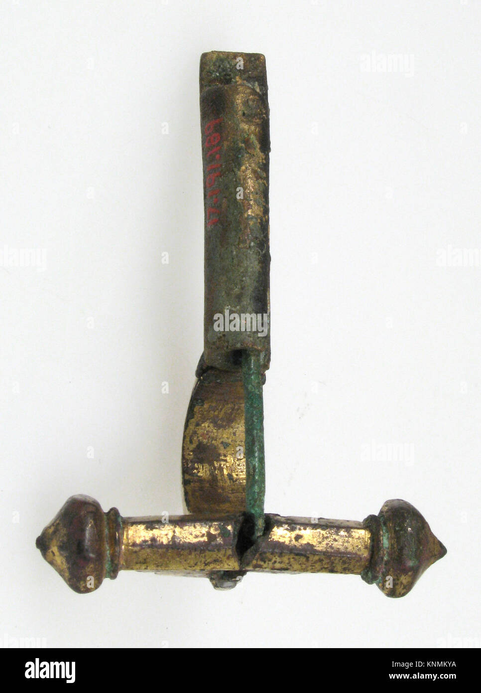 Ancient roman crossbow brooch hi-res stock photography and images - Alamy